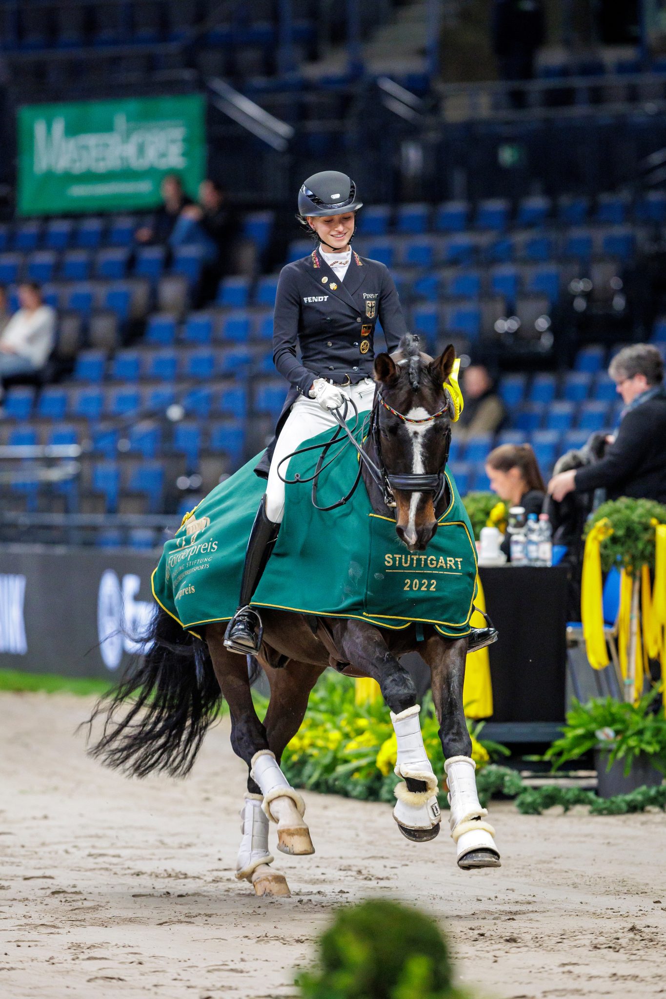 Helen Erbe gewinnt Piaff-Förderpreis 2022 - Rheinlands Reiter+Pferde