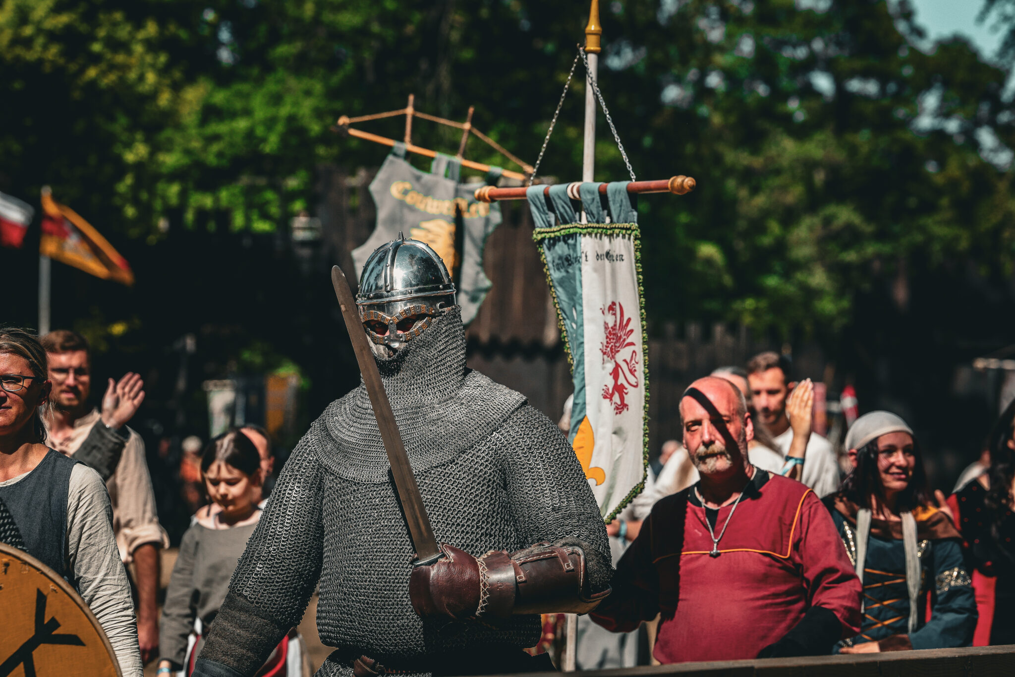 Ritterfestspiele - Eine Reise in die Vergangenheit - Rheinlands Reiter ...